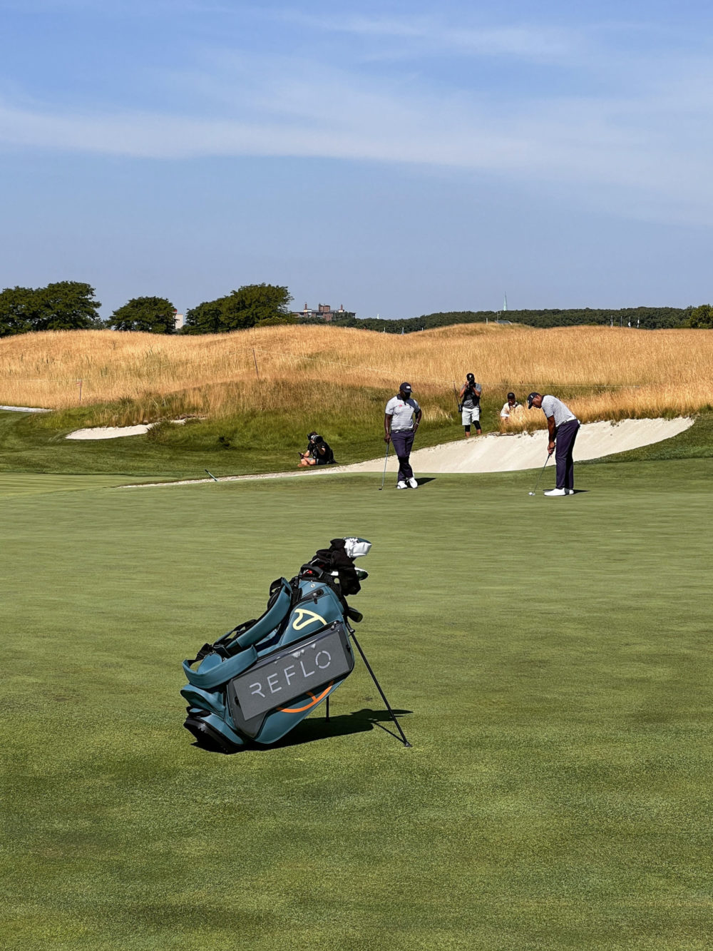VIZTEK SPORTS MEDIA DEBUTS INNOVATIVE GOLF BAG TECHNOLOGY THAT BRINGS ...